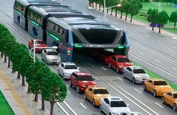 China revela sus planes de crear el primer autobús elevado | Universal ...