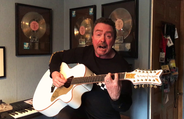 Tony Lewis, vocalista de The Outfield, murió a los 62 años | Universal ...