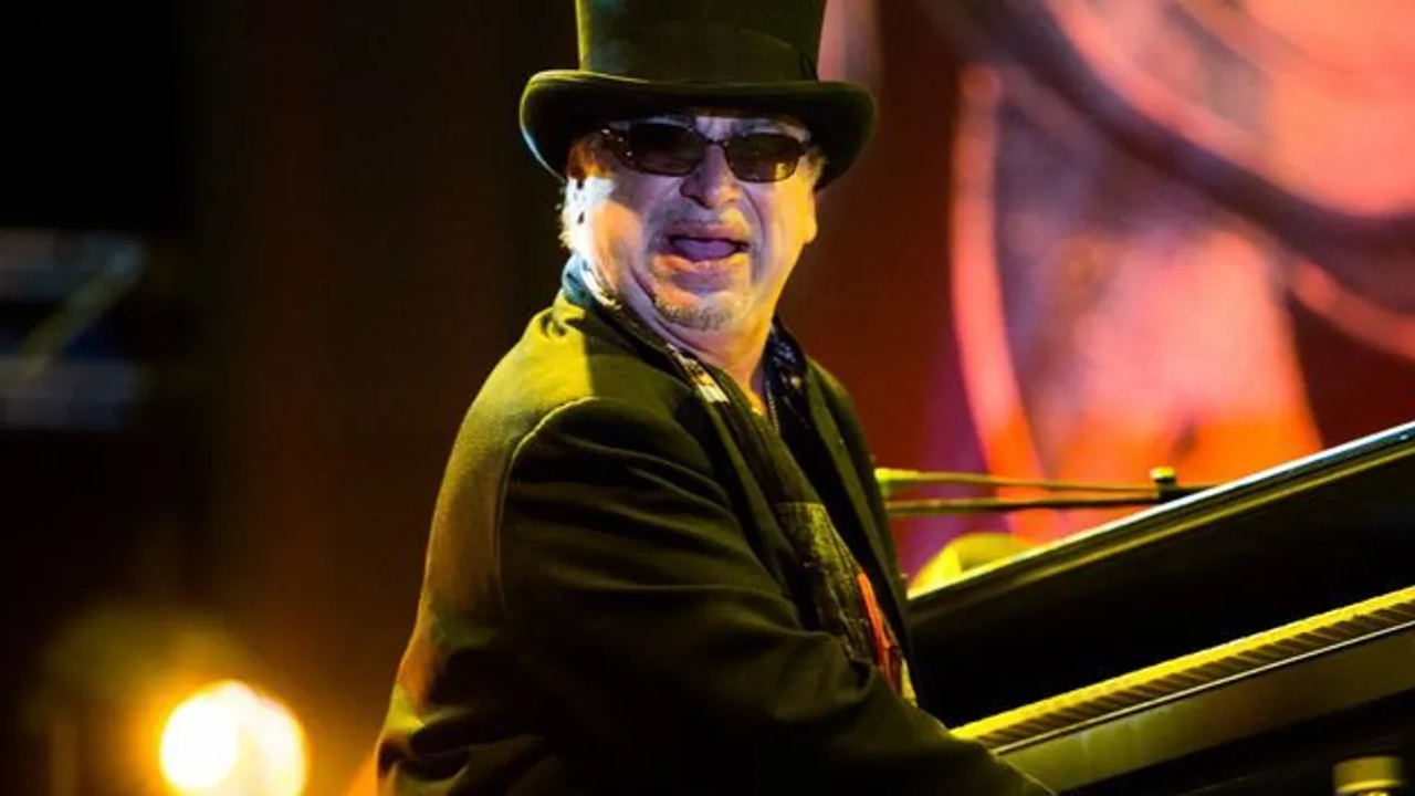 ¡Mira a David Paich unirse a Toto en concierto por primera vez desde ...