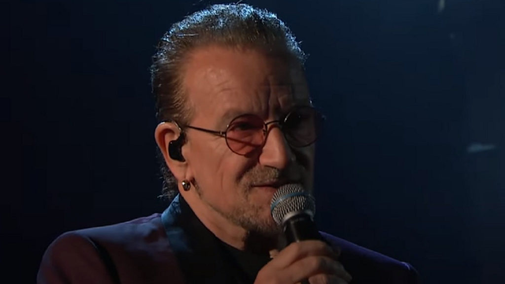 Bono de U2, presentó una nueva versión de "With or Without You ...