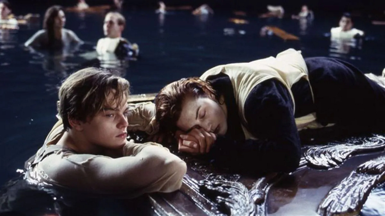 Se subastó el trozo de madera que salvó a Rose en TITANIC | Universal ...